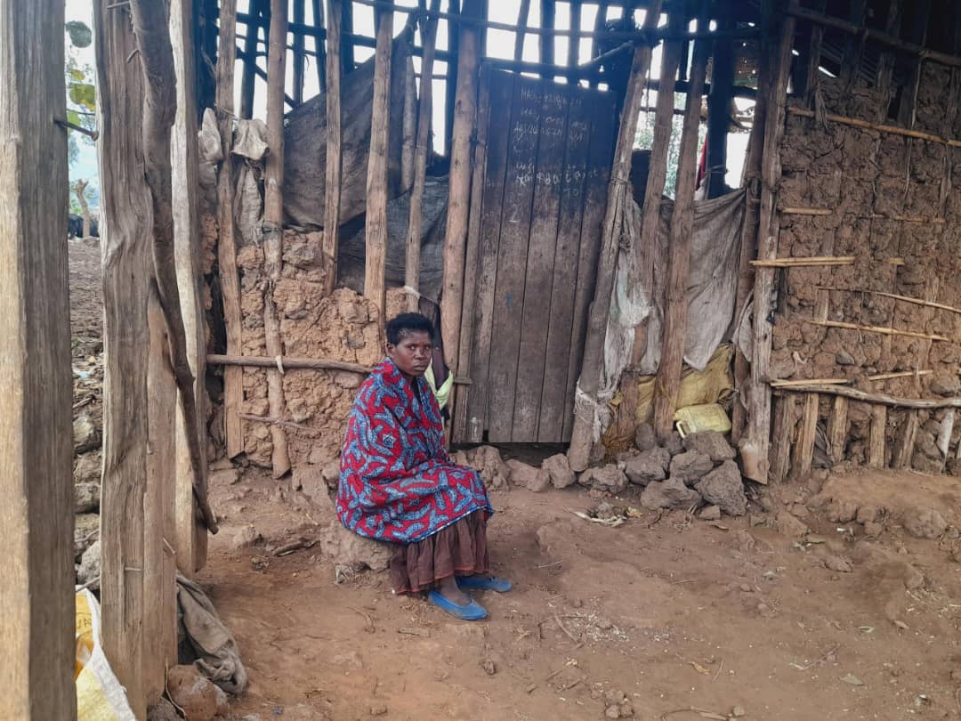 Musanze: Abayobozi bamukuye muri Nyakatsi bamushyira mu mifuka, arara ...